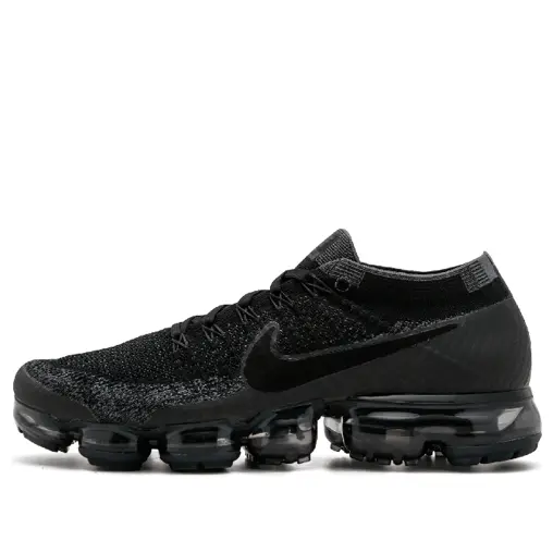 Nike Vapormax "triple " Sneakers - Black