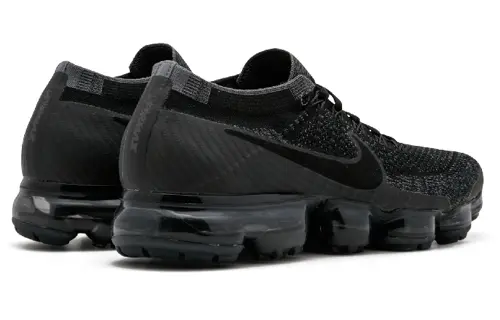 Nike Vapormax "triple " Sneakers
