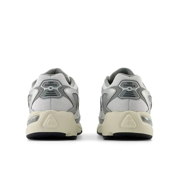 NEW BALANCE 725 Athletic Sneakers - White/silver