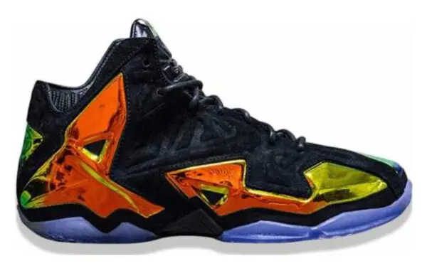 Nike Lebron 11 Ext Qs "kings Crown" Mid-top Sneakers - Black/goldyellowgold