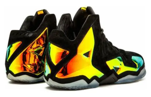 Nike Lebron 11 Ext Qs "kings Crown" Mid-top Sneakers - Black/goldyellowgold