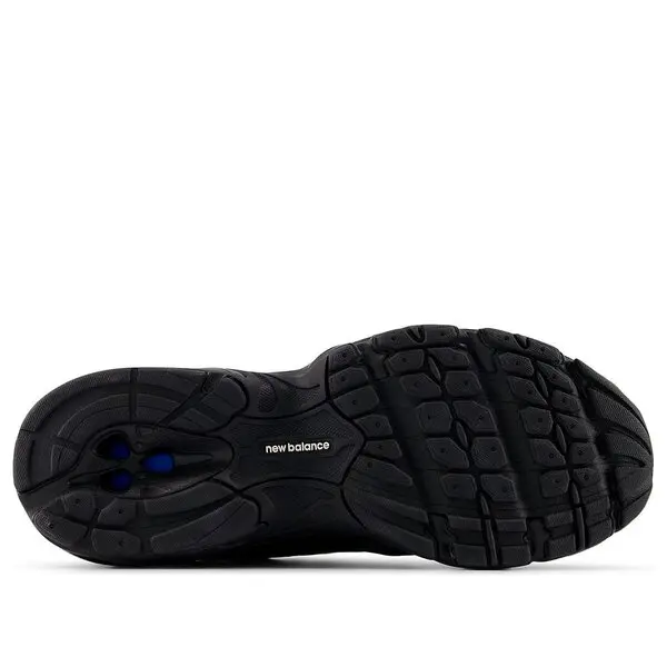 NEW BALANCE 740 Sneakers - Black/metallic