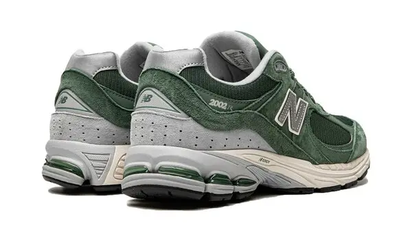 NEW BALANCE 2002r Sneakers - Green