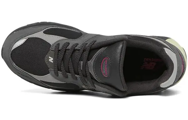 NEW BALANCE 2002r Sneakers - Gray/black