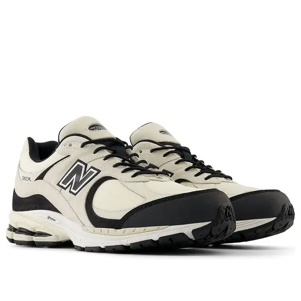 NEW BALANCE 2002r Gore-tex Sneakers - Beige/black
