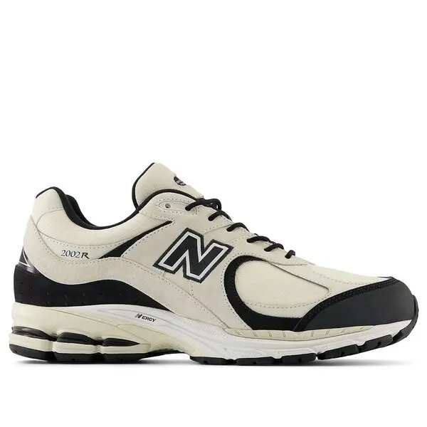 NEW BALANCE 2002r Gore-tex Sneakers - Beige/black