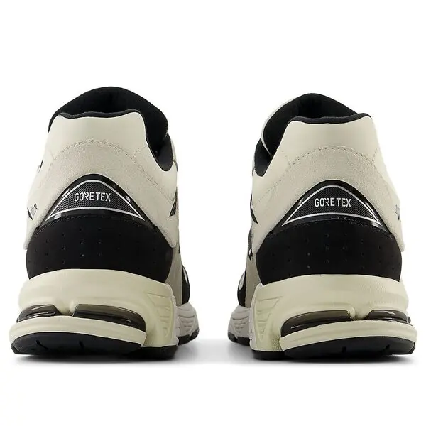 NEW BALANCE 2002r Gore-tex Sneakers - Beige/black