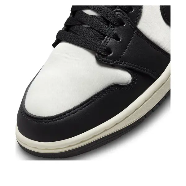 JORDAN 1 Low Se Vintage Panda Sneakers