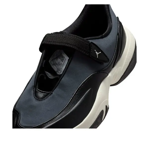 JORDAN Air Pointe Sneakers - Black/sail