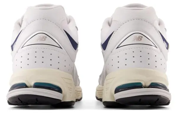 NEW BALANCE 2002r Sneakers - White/blue