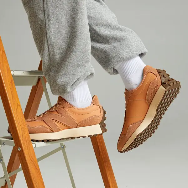 NEW BALANCE 327 Sneakers - Yellow/brown