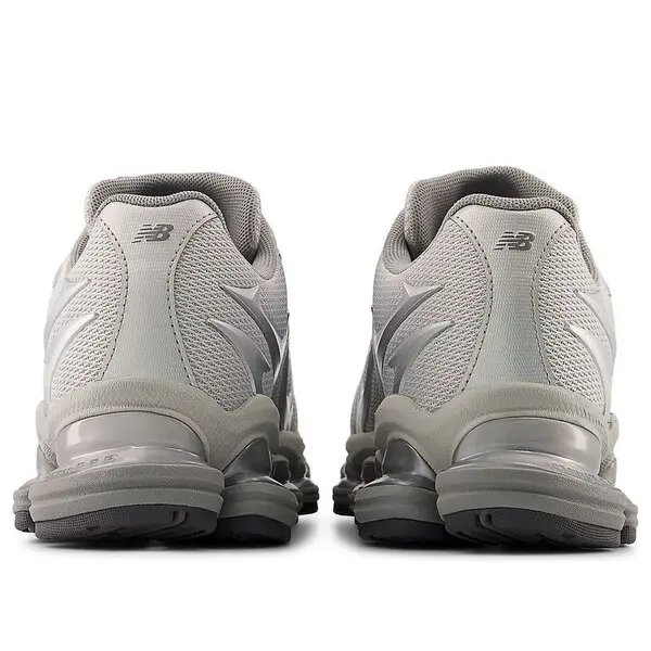 NEW BALANCE 2000 Sneakers - Silver Metallic