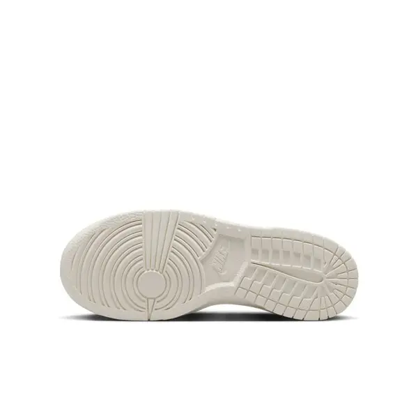 Nike Dunk Low Sneakers