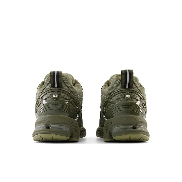 NEW BALANCE 1906r Sneakers