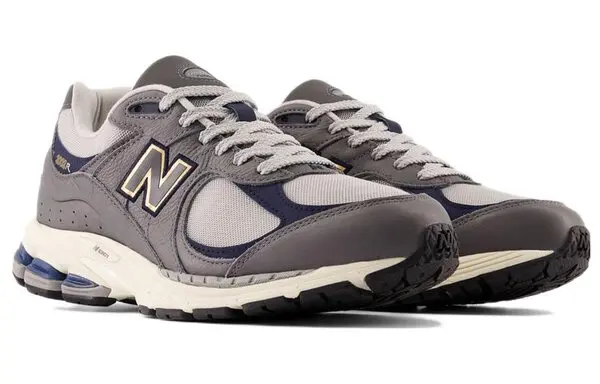 NEW BALANCE 2002r Sneakers - Gray/white