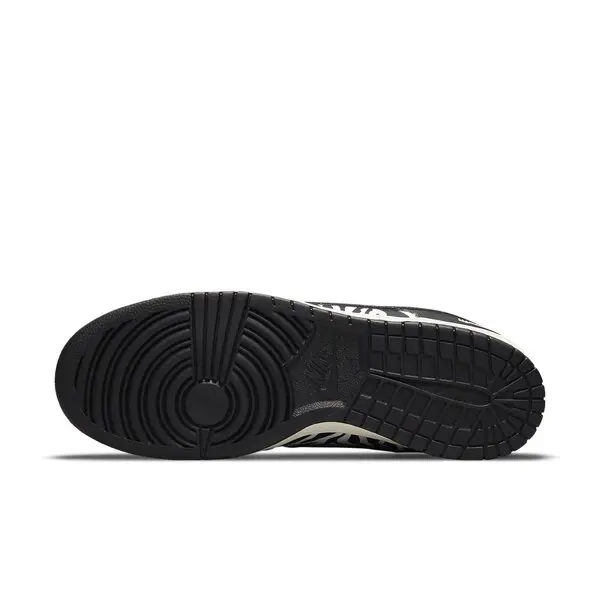 Nike Quartersnacks "zebra Cakes" Dunk Low Lx Sneakers