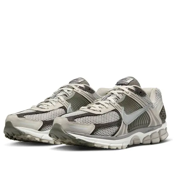 Nike Zoom Vomero "light Iron Ore" Sneakers - Grey