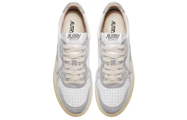 AUTRY Medalist Low Top Sneakers - White/silver