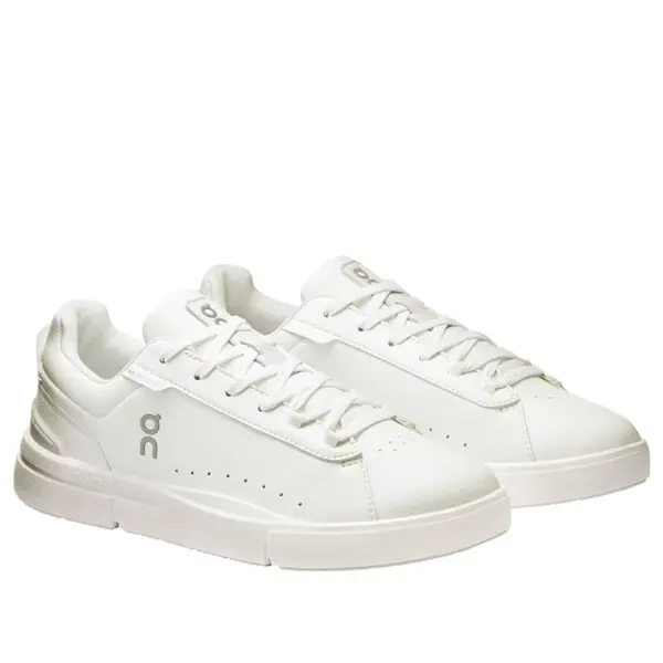 On The Roger Advantage Sneakers - White