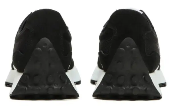 NEW BALANCE 327 Sneakers - Black/white