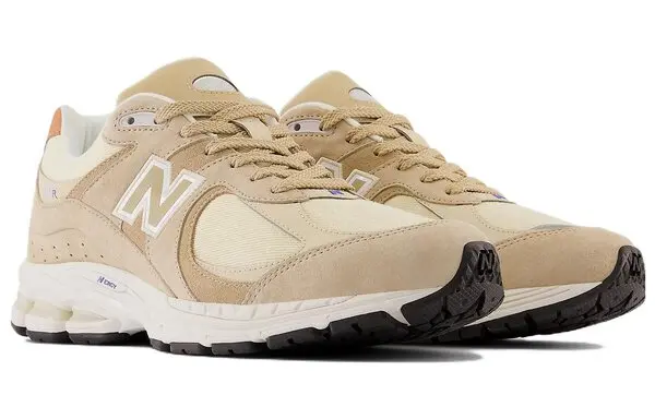 NEW BALANCE 2002r Low Top Sneakers - Creamyellow