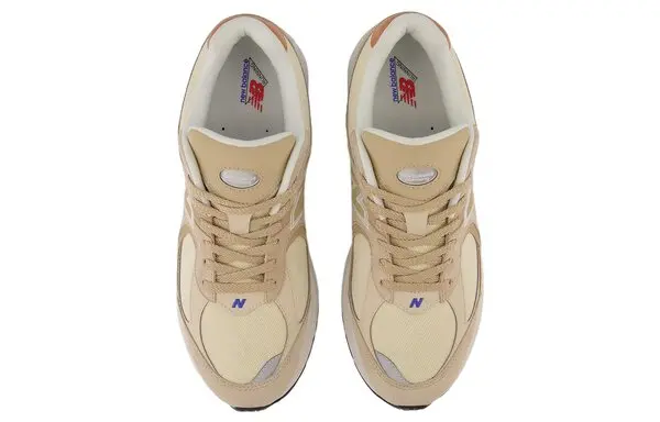 NEW BALANCE 2002r Low Top Sneakers - Creamyellow