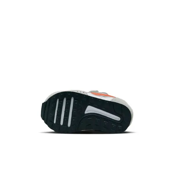 Nike Md Valiant Low Top Sneakers