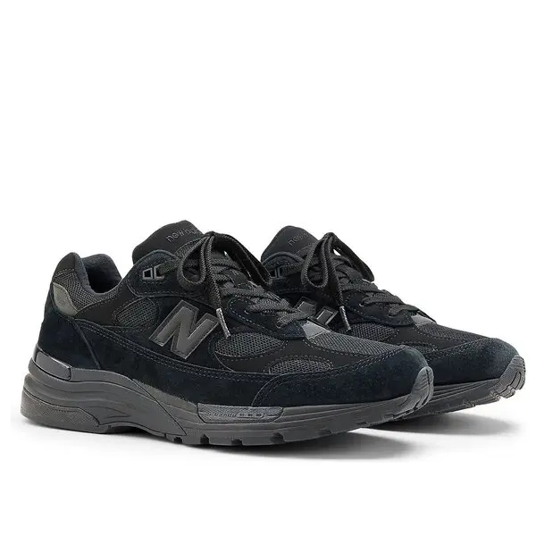NEW BALANCE 992 Sneakers - Black