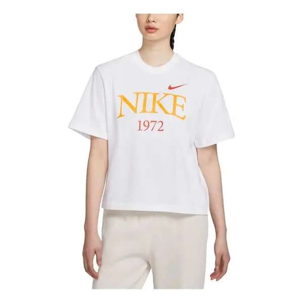 Nike Classic Boxy Graphic T-shirt - White