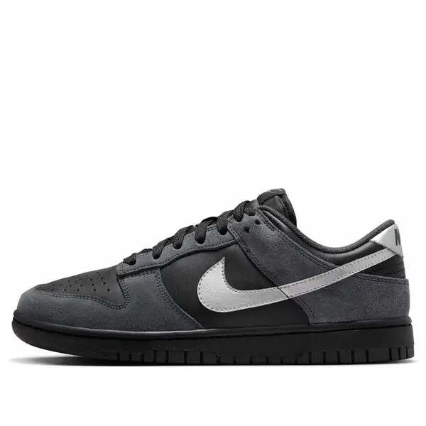 Nike Dunk Low Sneakers