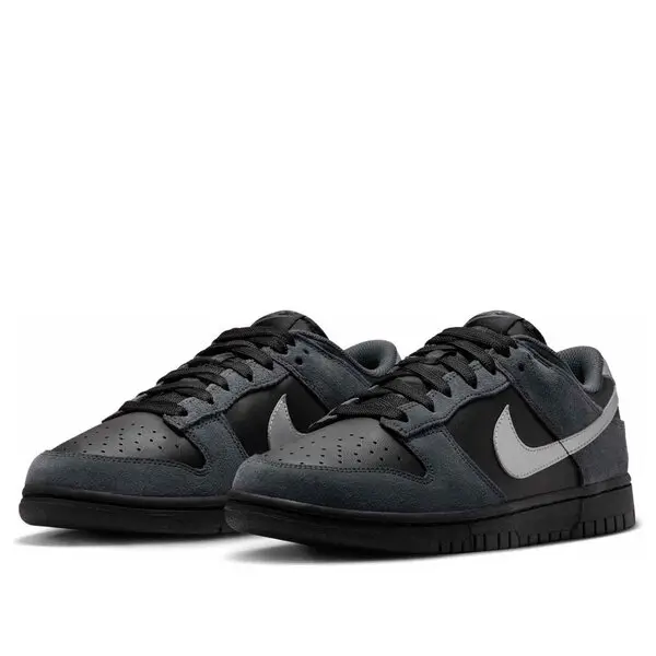 Nike Dunk Low Sneakers