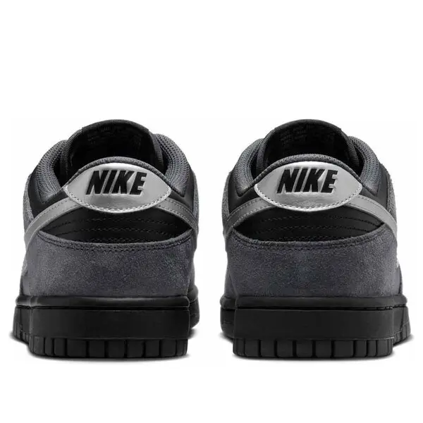 Nike Dunk Low Sneakers