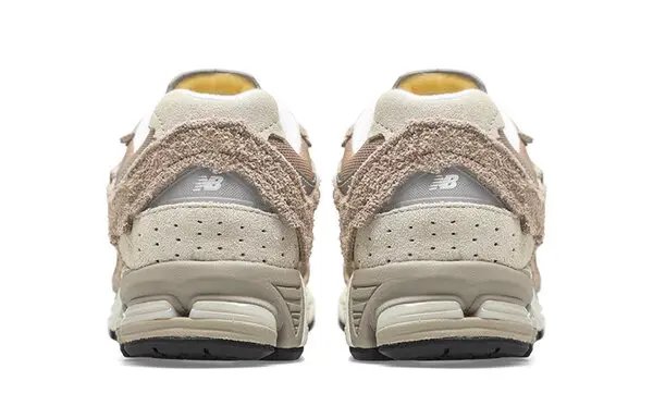 NEW BALANCE 2002r Protection Pack Driftwood Sneakers - Light Khaki