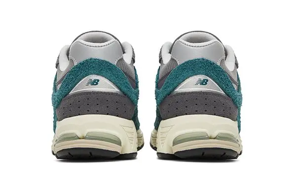 NEW BALANCE 2002r Casual Shoes - Grey/green