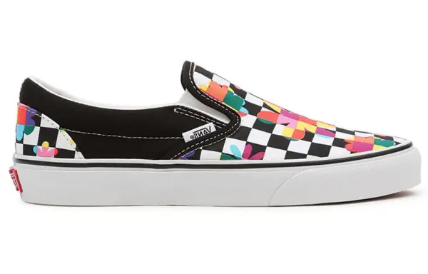 VANS Classic Slip-on Sneakers - Black/white