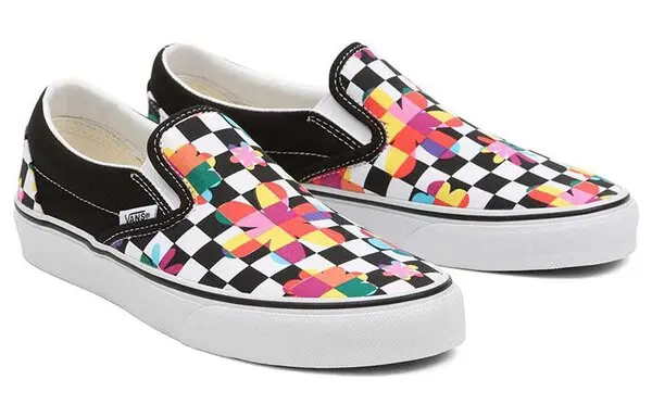 VANS Classic Slip-on Sneakers - Black/white
