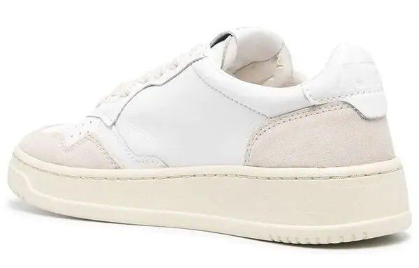 AUTRY Medalist Low Top Sneakers - White/suede