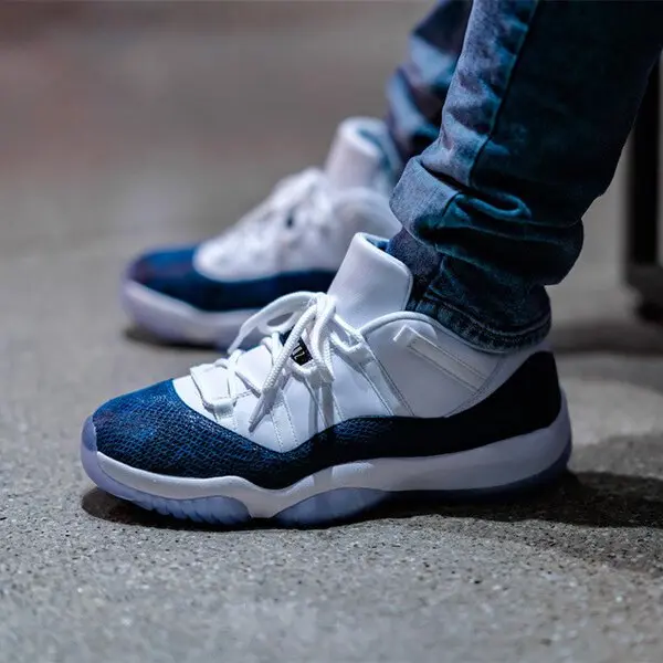 JORDAN Retro Low "navy Snakeskin" Sneakers - White/black/navy