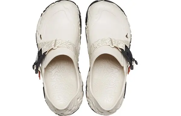 CROCS All-terrain Atlas Clogs - Stucco/black
