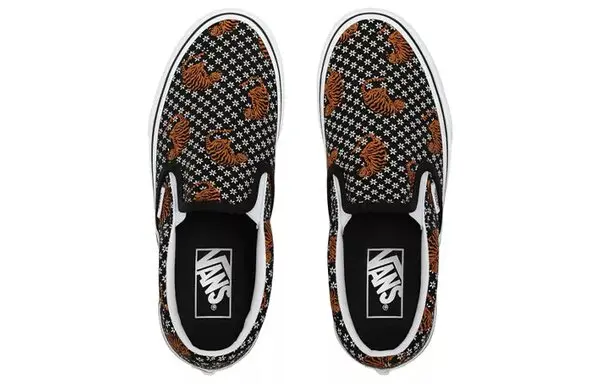 VANS Classic Slip-on Sneakers - Black/white/yellow