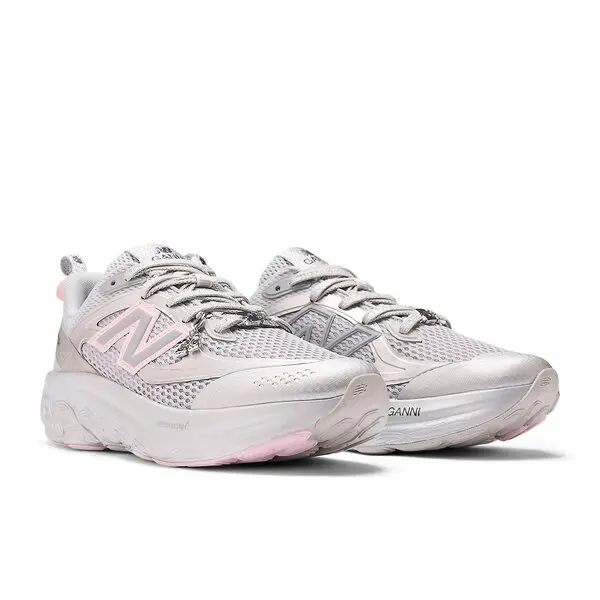 NEW BALANCE X Ganni Fresh Foam Trainer - Silver Metallic/grey/pink