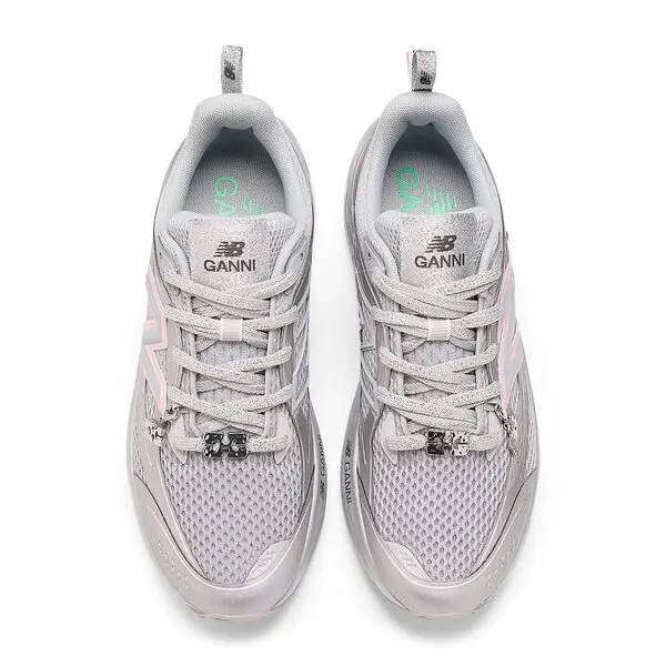 NEW BALANCE X Ganni Fresh Foam Trainer - Silver Metallic/grey/pink