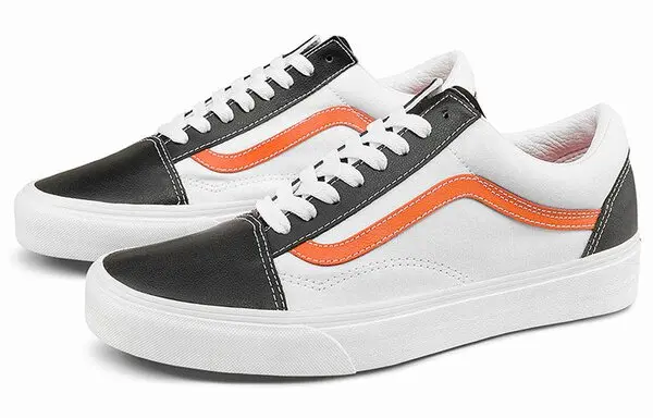 VANS Old Skool Low Top Lace Up Sneakers - White/black