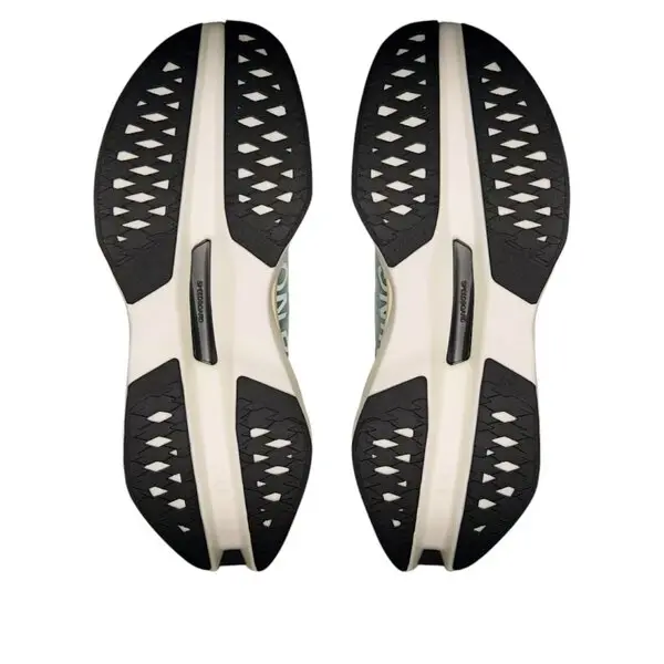 On Cloudboom Max Sneakers - White/black