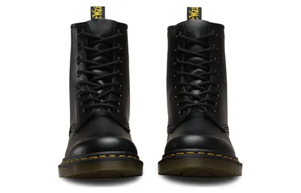 Dr. Martens 1460 Classic 8-eye Boots - Black