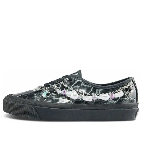 VANS Style 44" Casual Skateboarding Sneakers - Black/white
