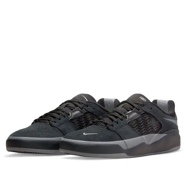 Nike Ishod Wair Low Top Sneakers