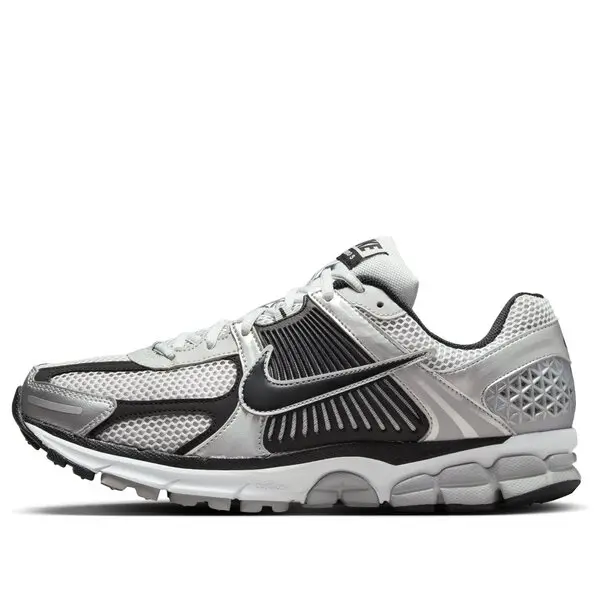 Nike Zoom Vomero - Metallic Silver/black