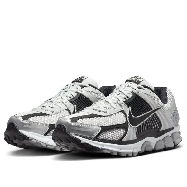 Nike Zoom Vomero - Metallic Silver/black