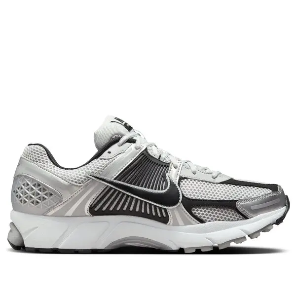 Nike Zoom Vomero - Metallic Silver/black